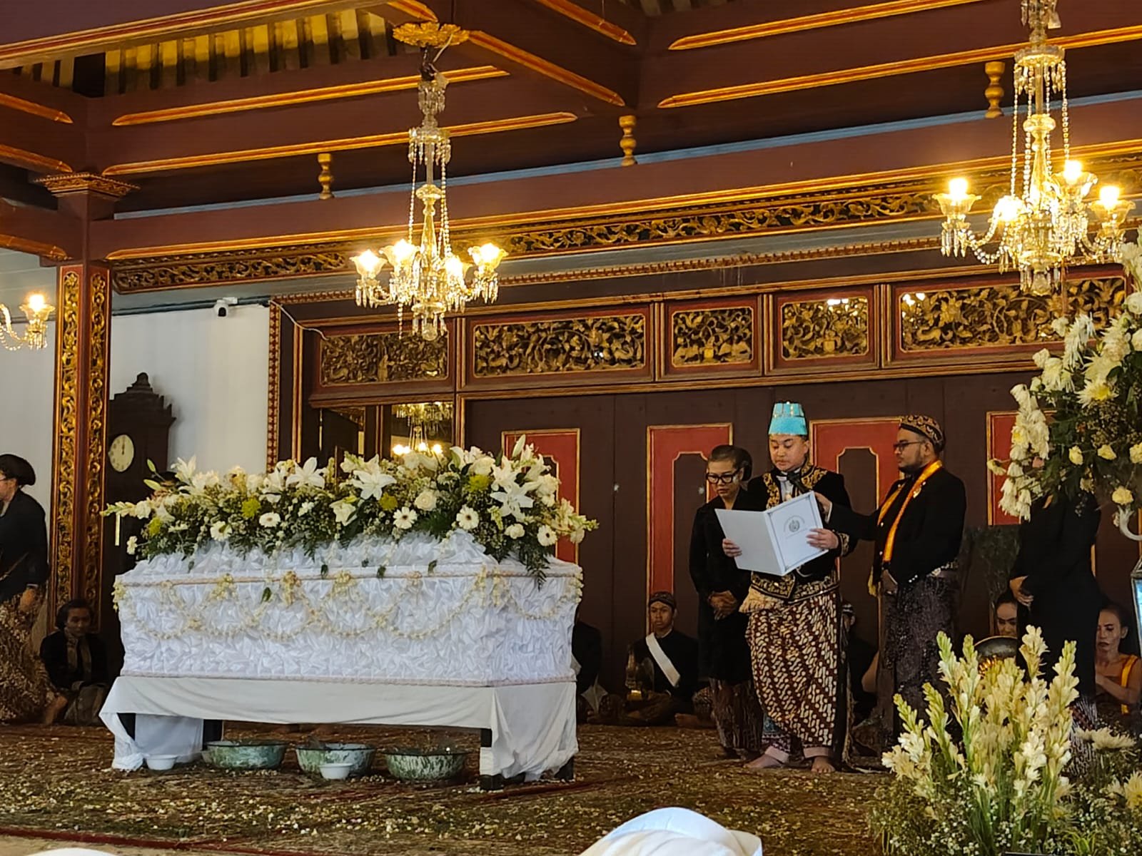 Tahta Berganti di Depan Jenazah Sang Ayahanda, KGPAA Hamangkunegoro ...